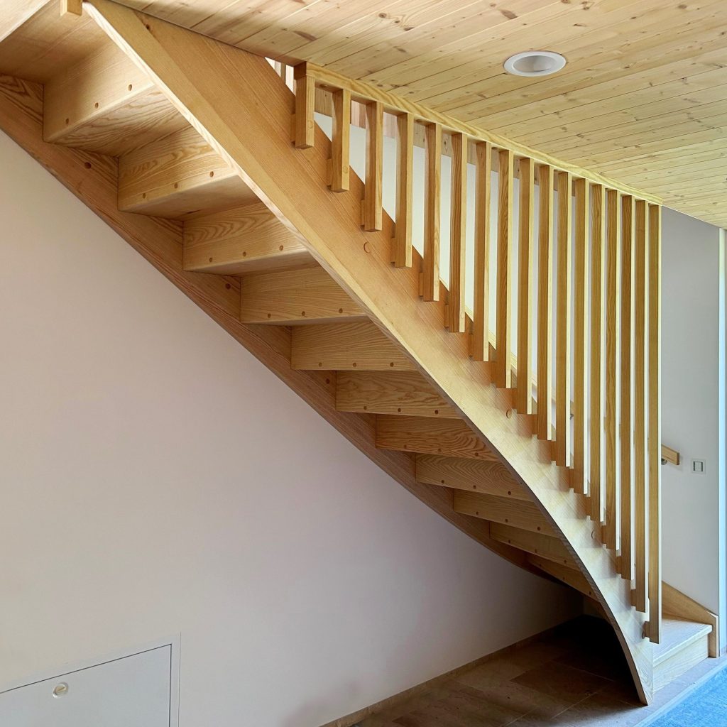 Fertige Stiegen und Geländer - Steinkogler - Stiegen, Geländer ...